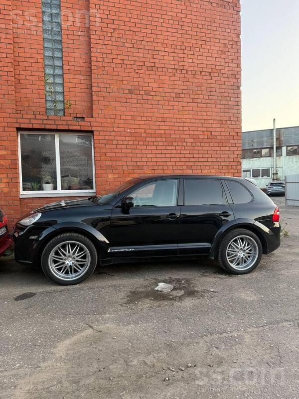 Black Porsche Cayenne 2009 in Riga, with an engine capacity of 3.00 L and mileage of 185 thousand km for 11500 €, photo 9 on AUTOMOTO.COM.LV