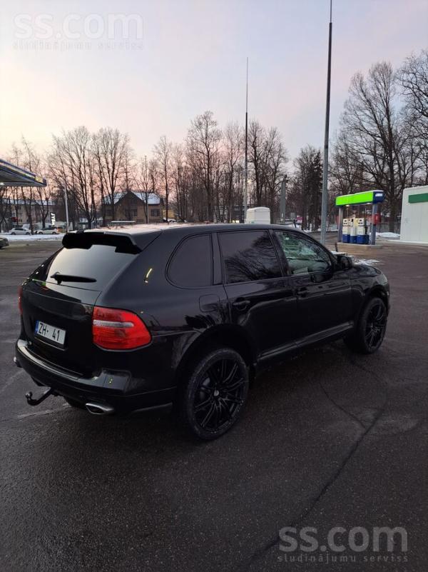 Black Porsche Cayenne 2009 in Riga, with an engine capacity of 3.00 L and mileage of 390 thousand km for 10500 €, photo 4 on AUTOMOTO.COM.LV