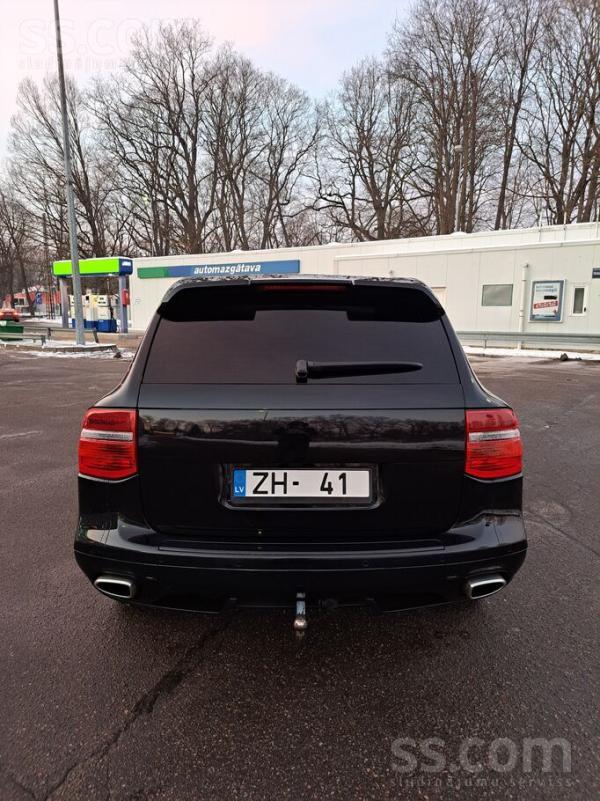Black Porsche Cayenne 2009 in Riga, with an engine capacity of 3.00 L and mileage of 390 thousand km for 10500 €, photo 8 on AUTOMOTO.COM.LV