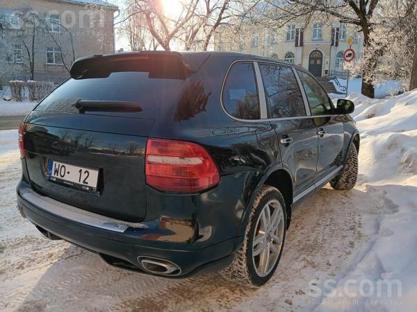 Black Porsche Cayenne 2009 in Ludza, with an engine capacity of 3.00 L and mileage of 246 thousand km for 10500 €, photo 5 on AUTOMOTO.COM.LV