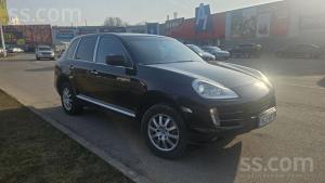 Melns Porsche Cayenne 2009 Rīga, ar dzinēja tilpumu 3.00 L un nobraukumu 257 tūkst. km par 10650 €, foto  vietnē AUTOMOTO.COM.LV