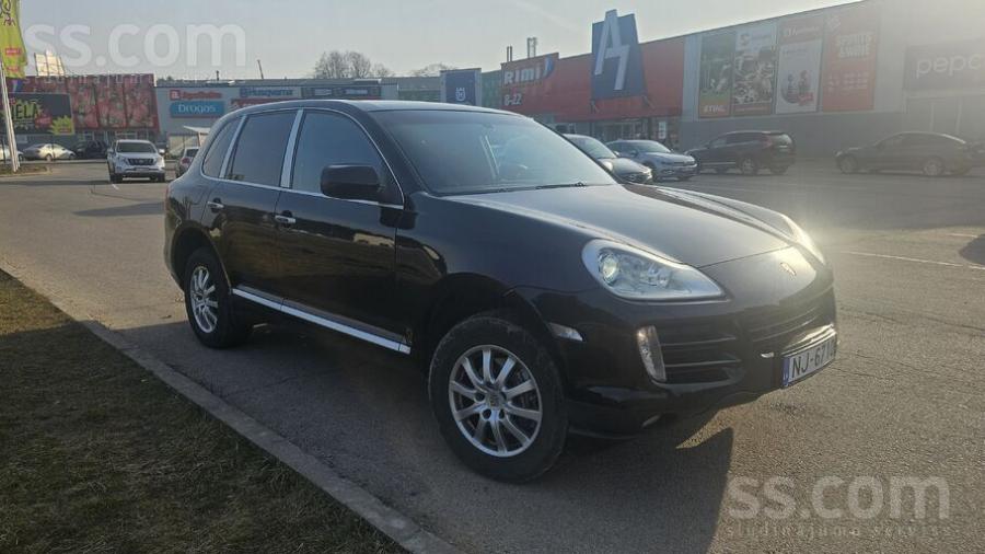 Black Porsche Cayenne 2009 in Riga, with an engine capacity of 3.00 L and mileage of 257 thousand km for 10650 €, photo 1 on AUTOMOTO.COM.LV