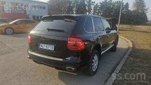 Black Porsche Cayenne 2009 in Riga, with an engine capacity of 3.00 L and mileage of 257 thousand km for 10650 €, photo 3 on AUTOMOTO.COM.LV
