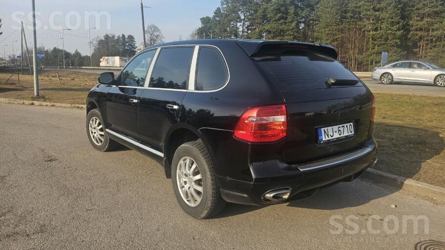 Black Porsche Cayenne 2009 in Riga, with an engine capacity of 3.00 L and mileage of 257 thousand km for 10650 €, photo 4 on AUTOMOTO.COM.LV