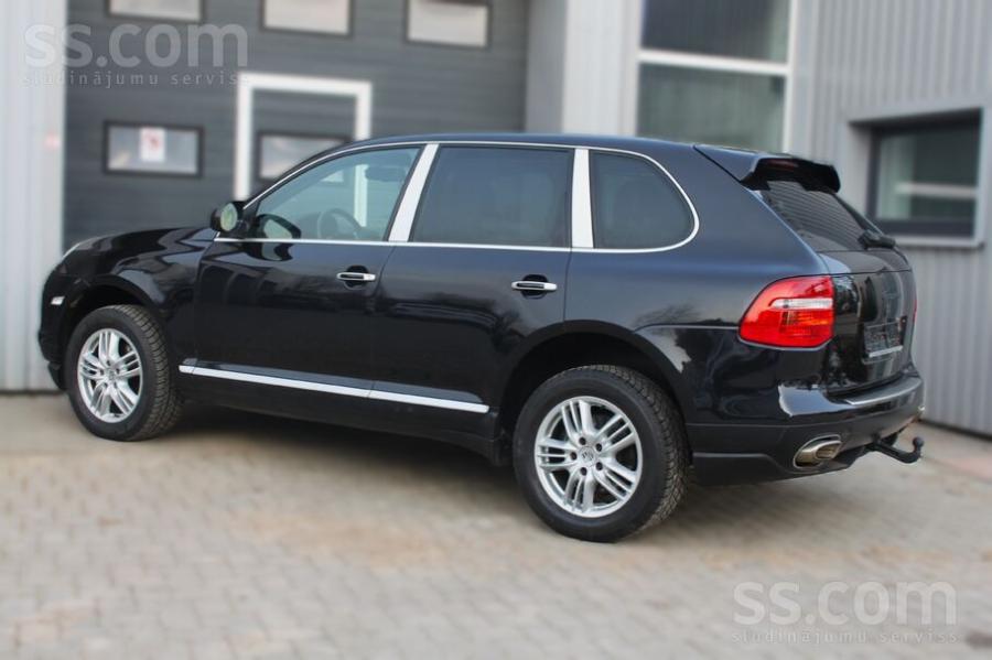 Black Porsche Cayenne 2009 in Riga, with an engine capacity of 3.00 L and mileage of 0 thousand km for 10990 €, photo 3 on AUTOMOTO.COM.LV