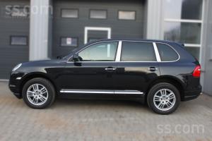Black Porsche Cayenne 2009 in Riga, with an engine capacity of 3.00 L and mileage of 0 thousand km for 10990 €, photo 4 on AUTOMOTO.COM.LV