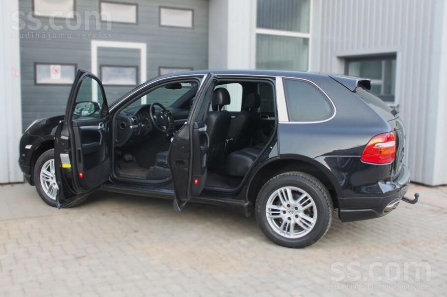 Black Porsche Cayenne 2009 in Riga, with an engine capacity of 3.00 L and mileage of 0 thousand km for 10990 €, photo 10 on AUTOMOTO.COM.LV