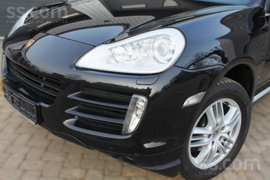 Black Porsche Cayenne 2009 in Riga, with an engine capacity of 3.00 L and mileage of 0 thousand km for 10990 €, photo 12 on AUTOMOTO.COM.LV