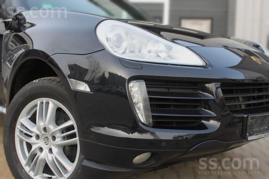 Black Porsche Cayenne 2009 in Riga, with an engine capacity of 3.00 L and mileage of 0 thousand km for 10990 €, photo 15 on AUTOMOTO.COM.LV