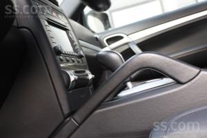 Black Porsche Cayenne 2009 in Riga, with an engine capacity of 3.00 L and mileage of 0 thousand km for 10990 €, photo 18 on AUTOMOTO.COM.LV