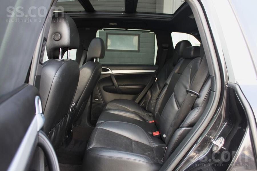 Black Porsche Cayenne 2009 in Riga, with an engine capacity of 3.00 L and mileage of 0 thousand km for 10990 €, photo 19 on AUTOMOTO.COM.LV