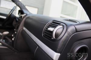 Black Porsche Cayenne 2009 in Riga, with an engine capacity of 3.00 L and mileage of 0 thousand km for 10990 €, photo 23 on AUTOMOTO.COM.LV
