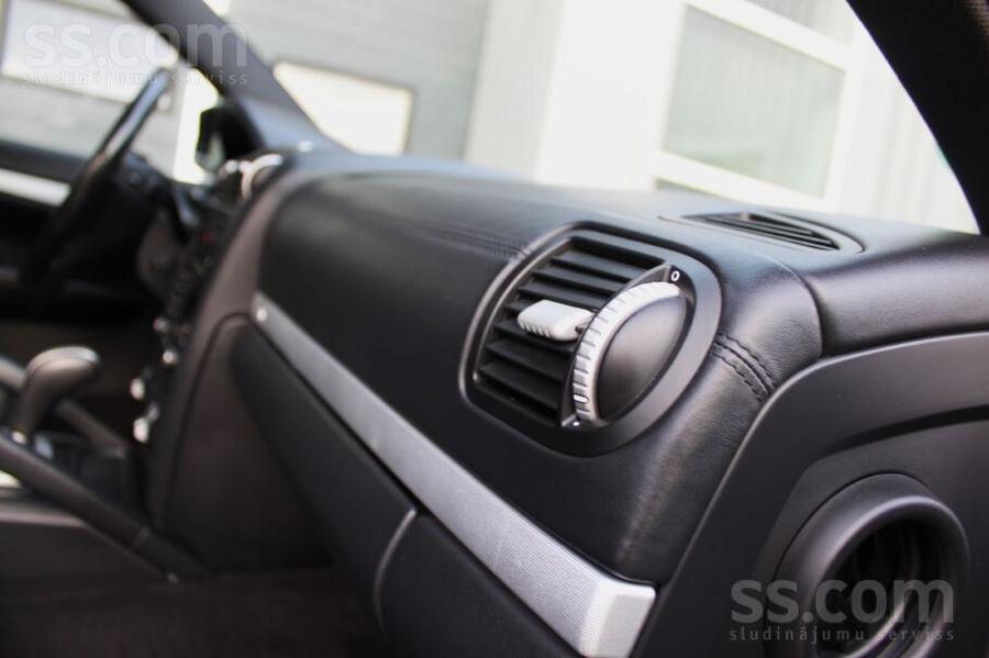 Black Porsche Cayenne 2009 in Riga, with an engine capacity of 3.00 L and mileage of 0 thousand km for 10990 €, photo 23 on AUTOMOTO.COM.LV