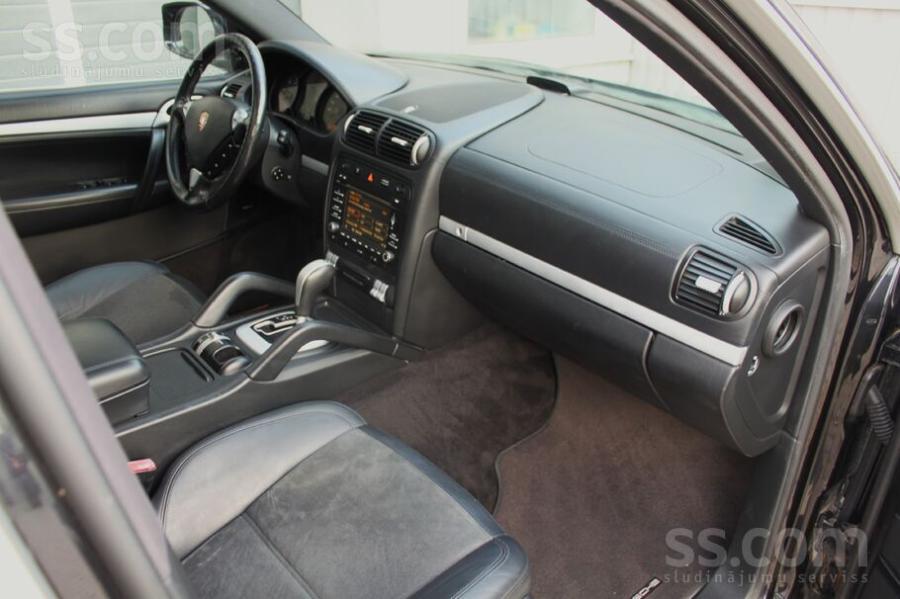 Black Porsche Cayenne 2009 in Riga, with an engine capacity of 3.00 L and mileage of 0 thousand km for 10990 €, photo 27 on AUTOMOTO.COM.LV