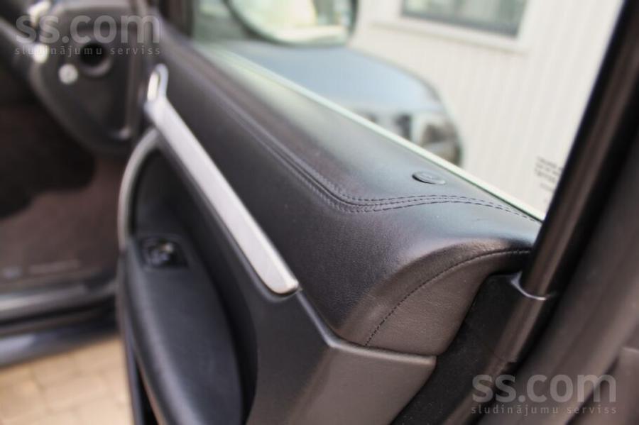 Black Porsche Cayenne 2009 in Riga, with an engine capacity of 3.00 L and mileage of 0 thousand km for 10990 €, photo 28 on AUTOMOTO.COM.LV