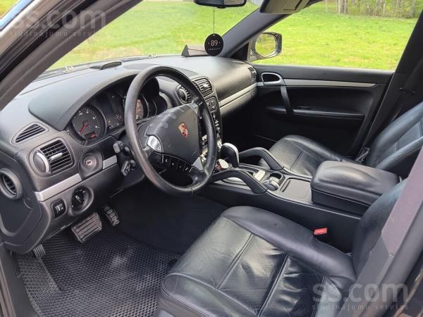 Melns Porsche Cayenne 2009 Ludza, ar dzinēja tilpumu 3.00 L un nobraukumu 246 tūkst. km par 10500 €, foto 2 vietnē AUTOMOTO.COM.LV