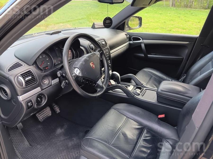 Melns Porsche Cayenne 2009 Ludza, ar dzinēja tilpumu 3.00 L un nobraukumu 246 tūkst. km par 10500 €, foto 3 vietnē AUTOMOTO.COM.LV