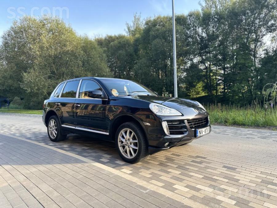 Black Porsche Cayenne 2009 in Rezekne, with an engine capacity of 3.00 L and mileage of 252 thousand km for 9111 €, photo 4 on AUTOMOTO.COM.LV