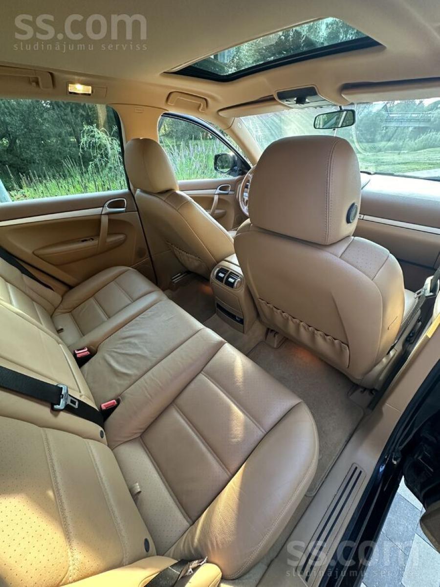 Black Porsche Cayenne 2009 in Rezekne, with an engine capacity of 3.00 L and mileage of 252 thousand km for 9111 €, photo 6 on AUTOMOTO.COM.LV