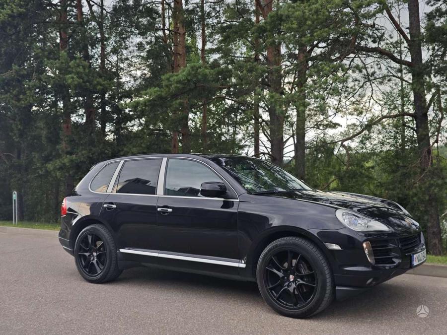 Melns Porsche Cayenne 2009 Viļņa, ar dzinēja tilpumu 2.97 L un nobraukumu 308 tūkst. km par 8200 €, foto 3 vietnē AUTOMOTO.COM.LV