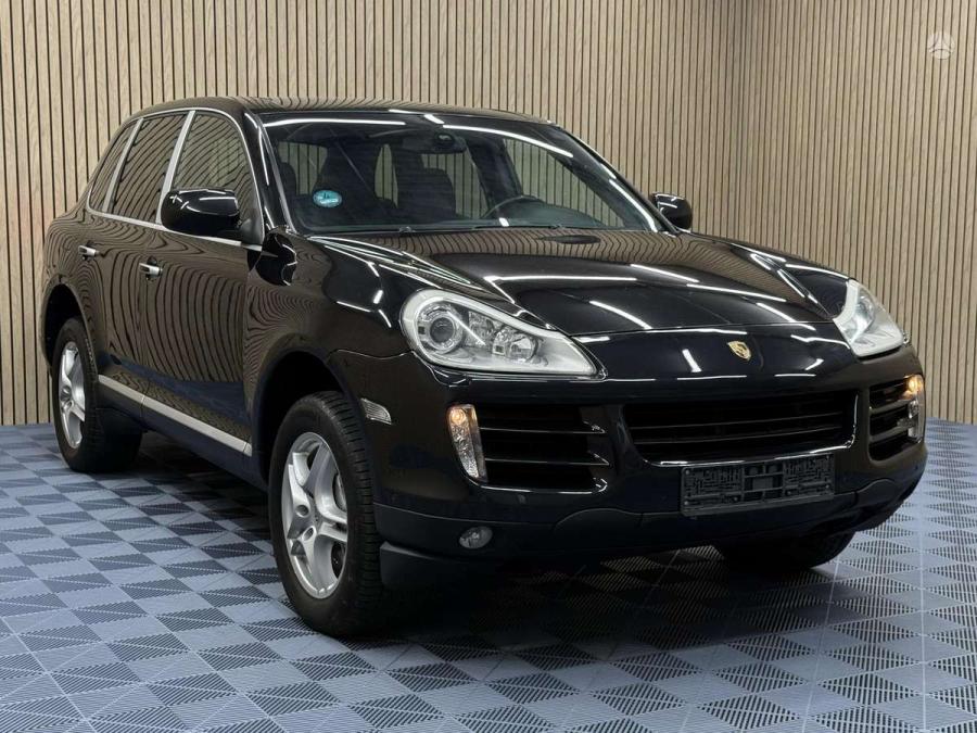 Black Porsche Cayenne 2009 in Marijampole, with an engine capacity of 2.97 L and mileage of 312 thousand km for 7700 €, photo 1 on AUTOMOTO.COM.LV