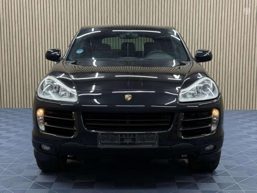 Black Porsche Cayenne 2009 in Marijampole, with an engine capacity of 2.97 L and mileage of 312 thousand km for 7700 €, photo 3 on AUTOMOTO.COM.LV