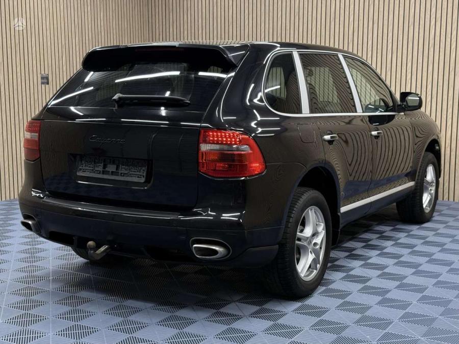 Black Porsche Cayenne 2009 in Marijampole, with an engine capacity of 2.97 L and mileage of 312 thousand km for 7700 €, photo 7 on AUTOMOTO.COM.LV
