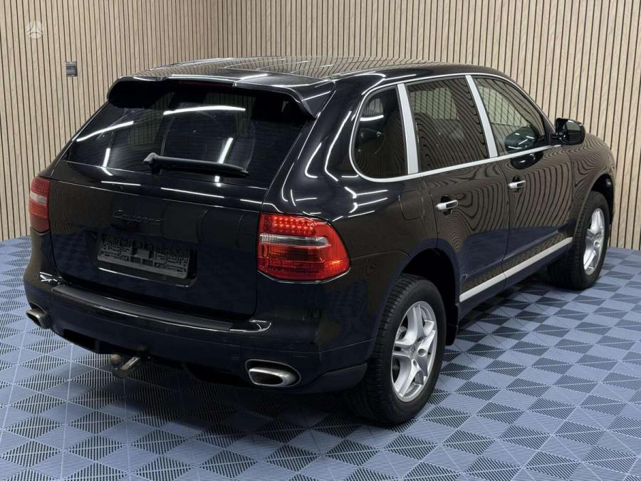 Black Porsche Cayenne 2009 in Marijampole, with an engine capacity of 2.97 L and mileage of 312 thousand km for 7700 €, photo 11 on AUTOMOTO.COM.LV