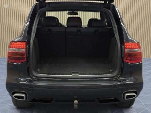 Black Porsche Cayenne 2009 in Marijampole, with an engine capacity of 2.97 L and mileage of 312 thousand km for 7700 €, photo 13 on AUTOMOTO.COM.LV