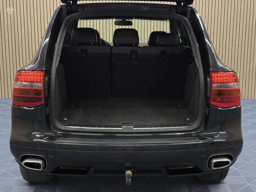 Black Porsche Cayenne 2009 in Marijampole, with an engine capacity of 2.97 L and mileage of 312 thousand km for 7700 €, photo 13 on AUTOMOTO.COM.LV