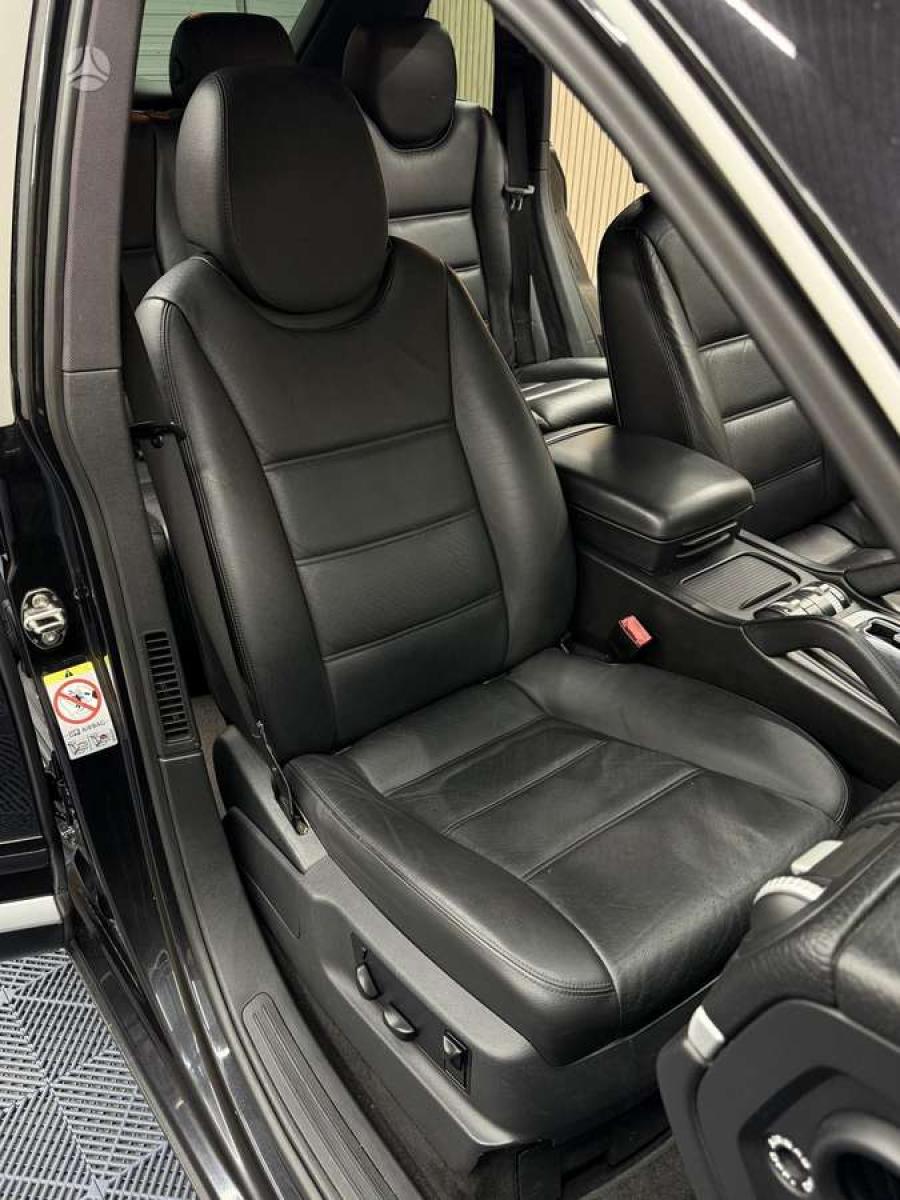 Black Porsche Cayenne 2009 in Marijampole, with an engine capacity of 2.97 L and mileage of 312 thousand km for 7700 €, photo 15 on AUTOMOTO.COM.LV
