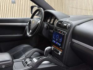 Black Porsche Cayenne 2009 in Marijampole, with an engine capacity of 2.97 L and mileage of 312 thousand km for 7700 €, photo 20 on AUTOMOTO.COM.LV