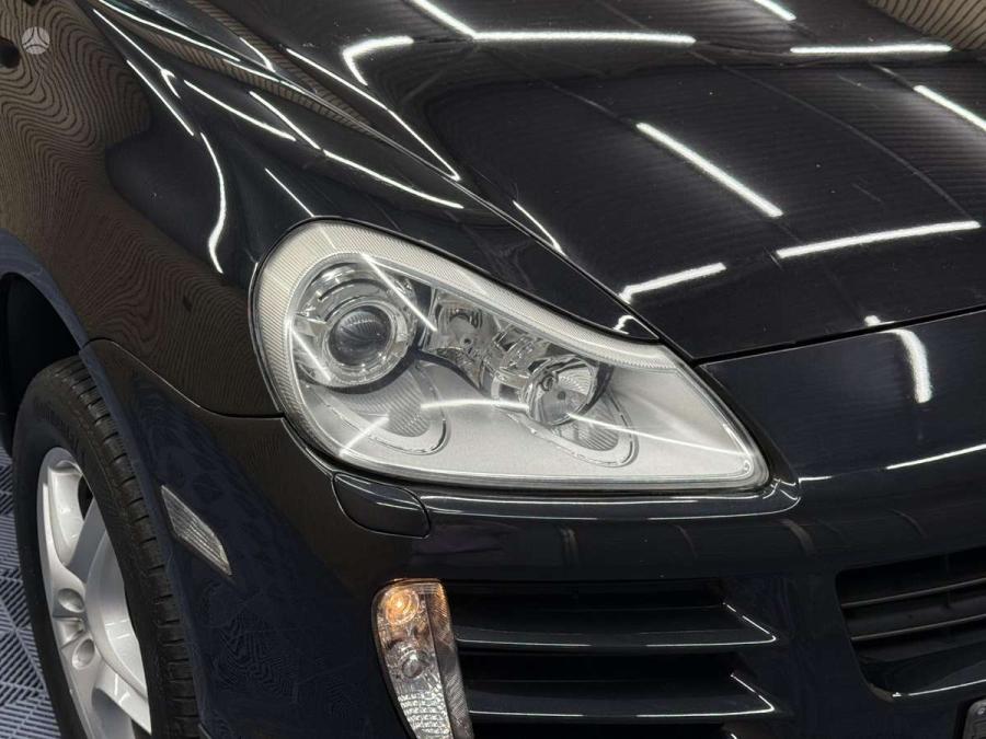 Black Porsche Cayenne 2009 in Marijampole, with an engine capacity of 2.97 L and mileage of 312 thousand km for 7700 €, photo 29 on AUTOMOTO.COM.LV