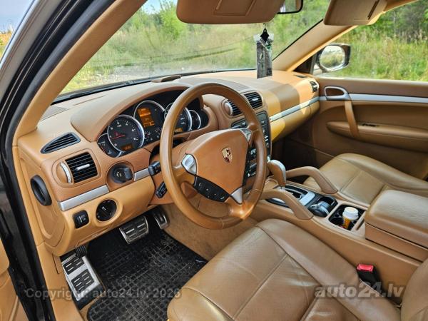 Black Porsche Cayenne 2009 in Tallinn, with an engine capacity of 3.00 L and mileage of 226 thousand km for 11900 €, photo 9 on AUTOMOTO.COM.LV