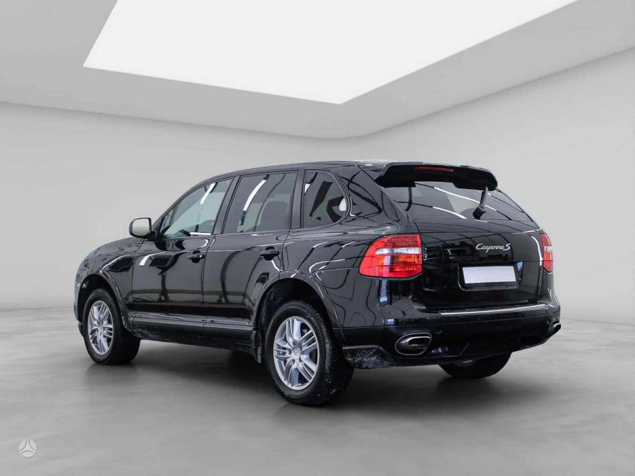 Black Porsche Cayenne 2009 in Kaunas, with an engine capacity of 4.80 L and mileage of 217 thousand km for 8990 €, photo 3 on AUTOMOTO.COM.LV