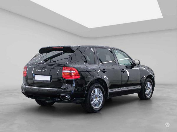 Black Porsche Cayenne 2009 in Kaunas, with an engine capacity of 4.80 L and mileage of 217 thousand km for 8990 €, photo 3 on AUTOMOTO.COM.LV