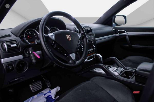 Black Porsche Cayenne 2009 in Kaunas, with an engine capacity of 4.80 L and mileage of 217 thousand km for 8990 €, photo 5 on AUTOMOTO.COM.LV