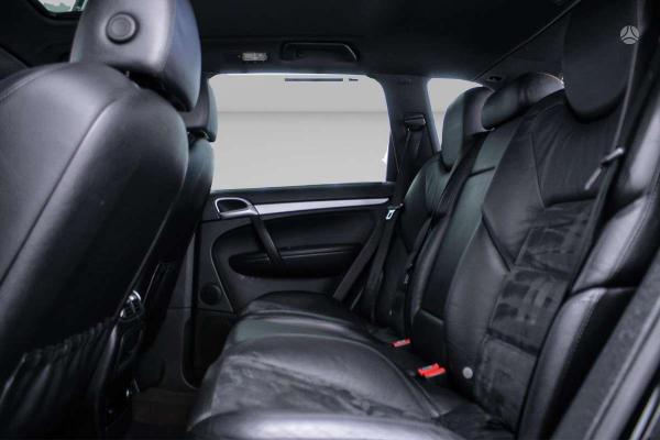 Black Porsche Cayenne 2009 in Kaunas, with an engine capacity of 4.80 L and mileage of 217 thousand km for 8990 €, photo 6 on AUTOMOTO.COM.LV
