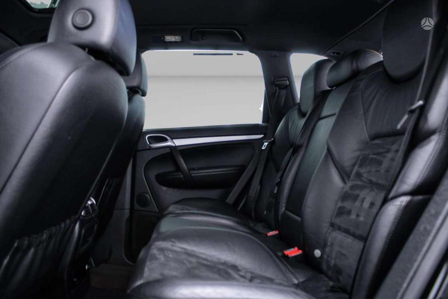 Black Porsche Cayenne 2009 in Kaunas, with an engine capacity of 4.80 L and mileage of 217 thousand km for 8990 €, photo 7 on AUTOMOTO.COM.LV