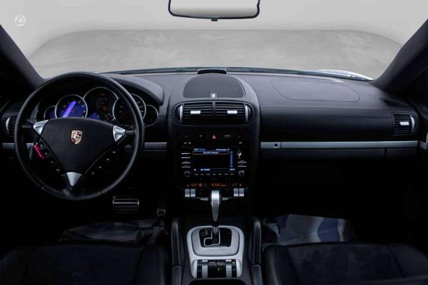 Black Porsche Cayenne 2009 in Kaunas, with an engine capacity of 4.80 L and mileage of 217 thousand km for 8990 €, photo 7 on AUTOMOTO.COM.LV