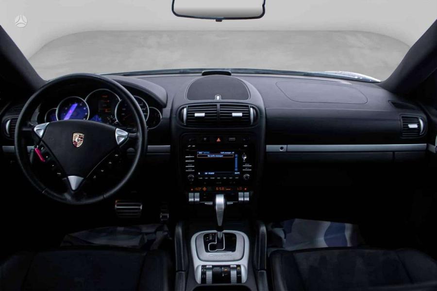 Black Porsche Cayenne 2009 in Kaunas, with an engine capacity of 4.80 L and mileage of 217 thousand km for 8990 €, photo 8 on AUTOMOTO.COM.LV