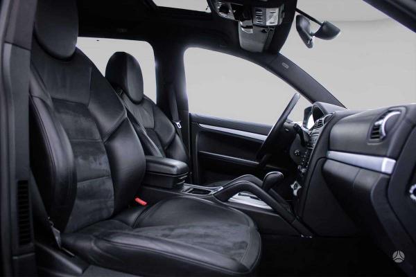 Black Porsche Cayenne 2009 in Kaunas, with an engine capacity of 4.80 L and mileage of 217 thousand km for 8990 €, photo 9 on AUTOMOTO.COM.LV