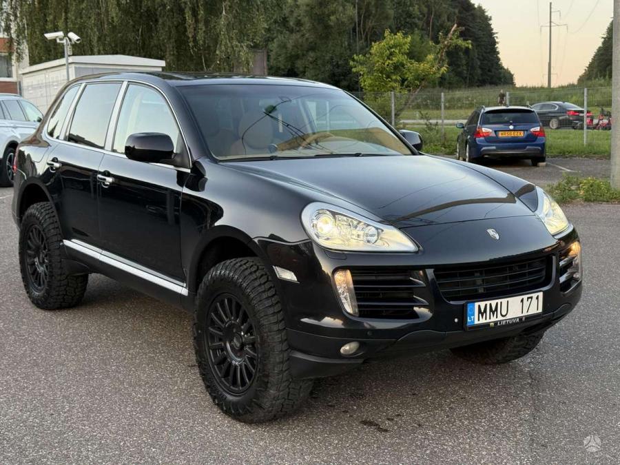 Melns Porsche Cayenne 2009 Viļņa, ar dzinēja tilpumu 2.97 L un nobraukumu 308 tūkst. km par 10000 €, foto 1 vietnē AUTOMOTO.COM.LV
