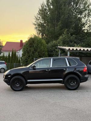 Melns Porsche Cayenne 2009 Viļņa, ar dzinēja tilpumu 2.97 L un nobraukumu 308 tūkst. km par 10000 €, foto 3 vietnē AUTOMOTO.COM.LV