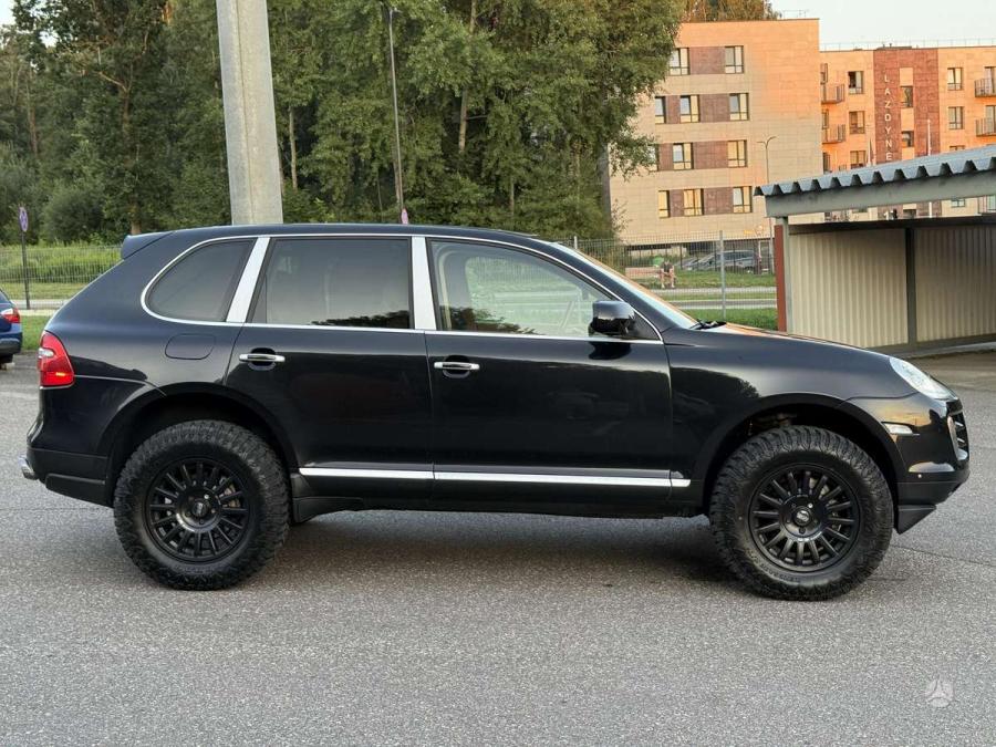 Melns Porsche Cayenne 2009 Viļņa, ar dzinēja tilpumu 2.97 L un nobraukumu 308 tūkst. km par 10000 €, foto 4 vietnē AUTOMOTO.COM.LV