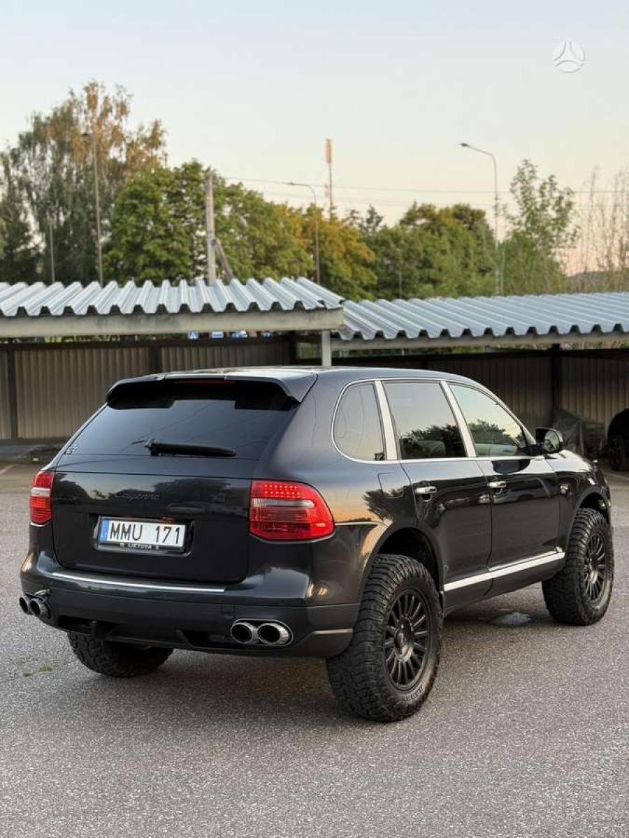 Melns Porsche Cayenne 2009 Viļņa, ar dzinēja tilpumu 2.97 L un nobraukumu 308 tūkst. km par 10000 €, foto 5 vietnē AUTOMOTO.COM.LV