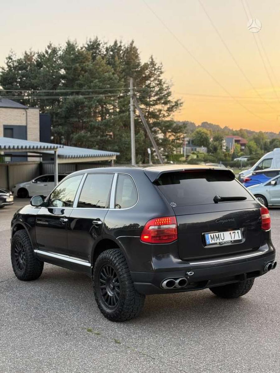 Melns Porsche Cayenne 2009 Viļņa, ar dzinēja tilpumu 2.97 L un nobraukumu 308 tūkst. km par 10000 €, foto 7 vietnē AUTOMOTO.COM.LV