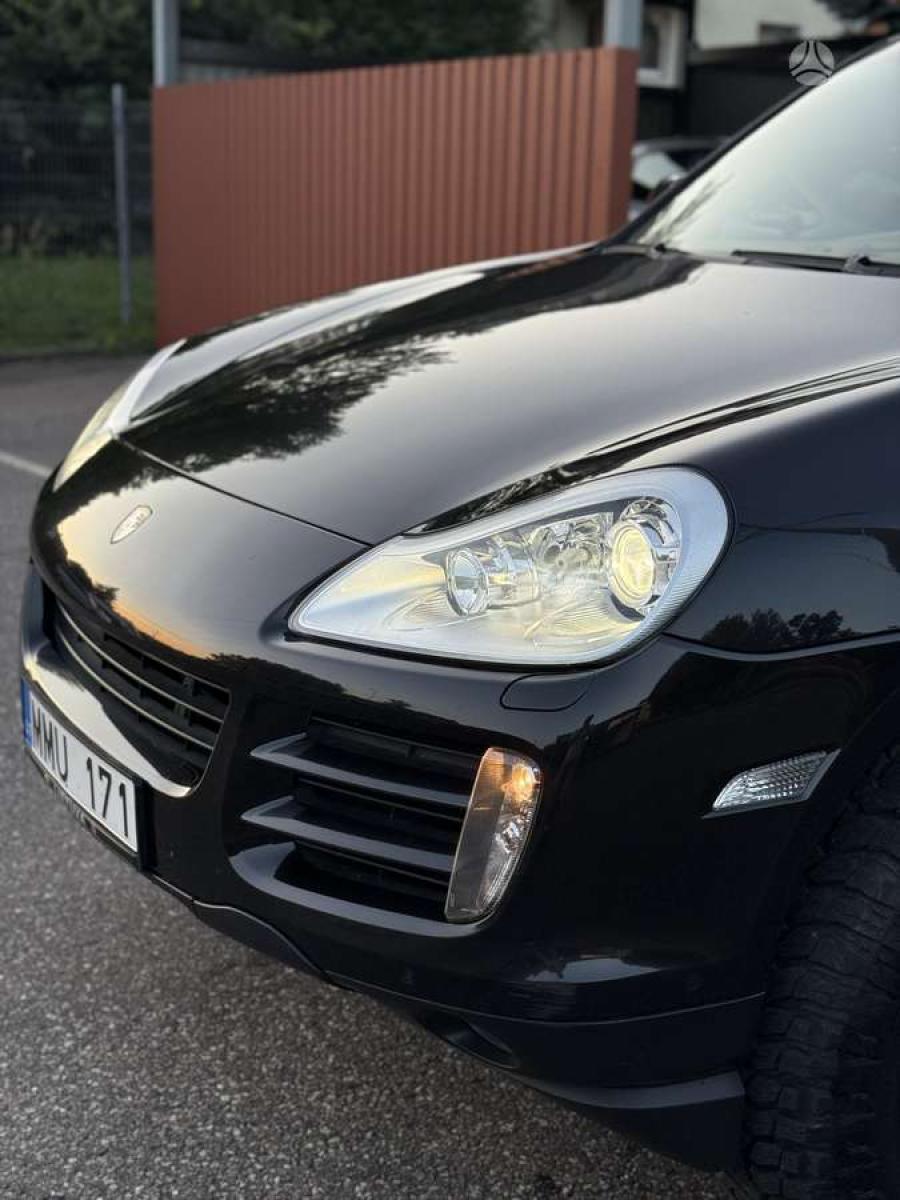 Melns Porsche Cayenne 2009 Viļņa, ar dzinēja tilpumu 2.97 L un nobraukumu 308 tūkst. km par 10000 €, foto 8 vietnē AUTOMOTO.COM.LV