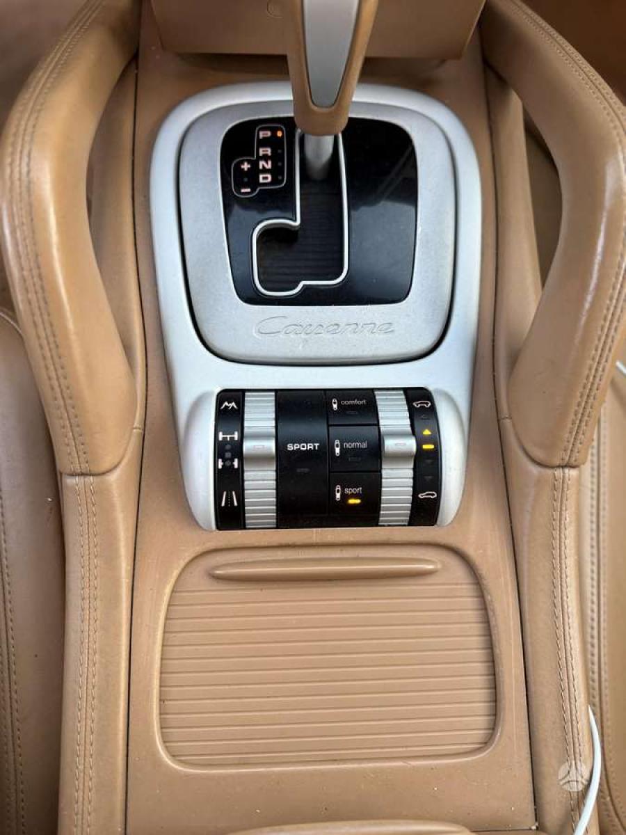 Melns Porsche Cayenne 2009 Viļņa, ar dzinēja tilpumu 2.97 L un nobraukumu 308 tūkst. km par 10000 €, foto 17 vietnē AUTOMOTO.COM.LV