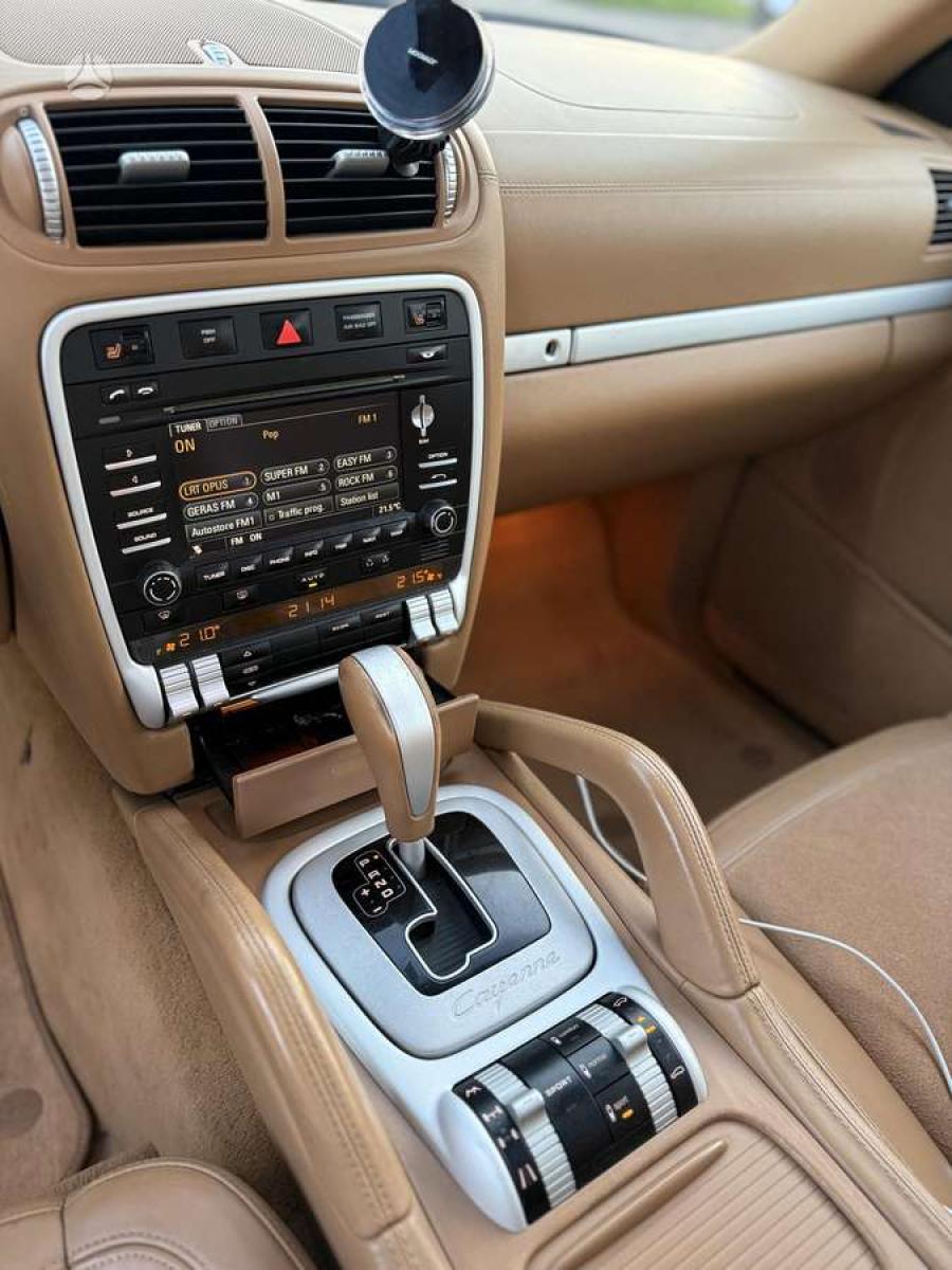 Melns Porsche Cayenne 2009 Viļņa, ar dzinēja tilpumu 2.97 L un nobraukumu 308 tūkst. km par 10000 €, foto 18 vietnē AUTOMOTO.COM.LV